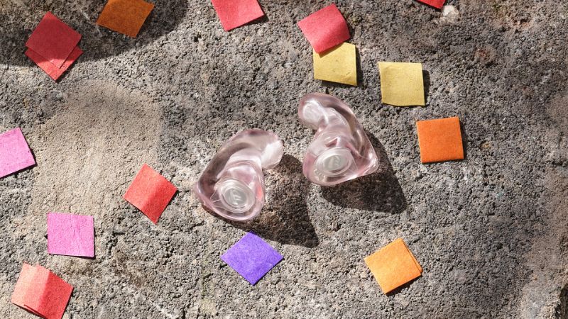 Tinnitus symptomen: piep, ruis of brom in het oor | Beter Horen
